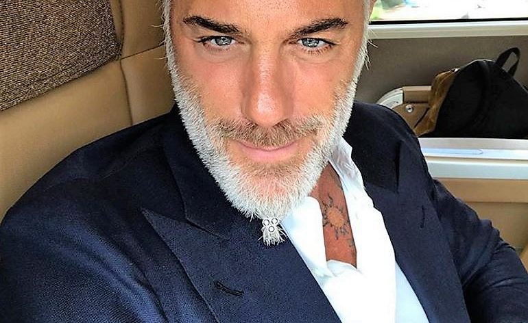 Gianluca Vacchi, tacchi e costume intero per mister Enjoy | Caffeina ...