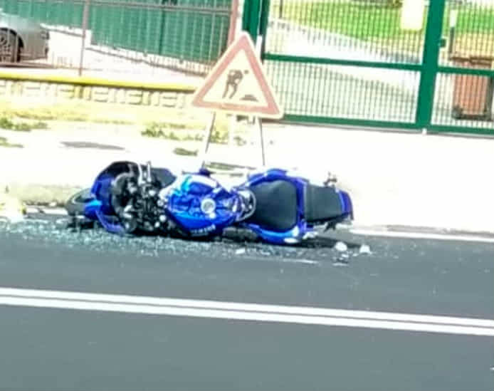 "Un tratto di strada infernale!". Terribile scontro tra auto e moto ...