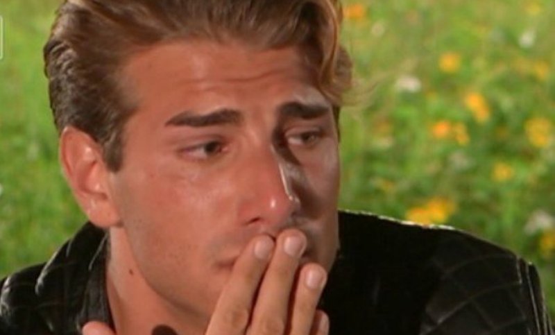 Temptation Island Vip, brutta caduta per Nicolò Ferrari | Caffeina Magazine