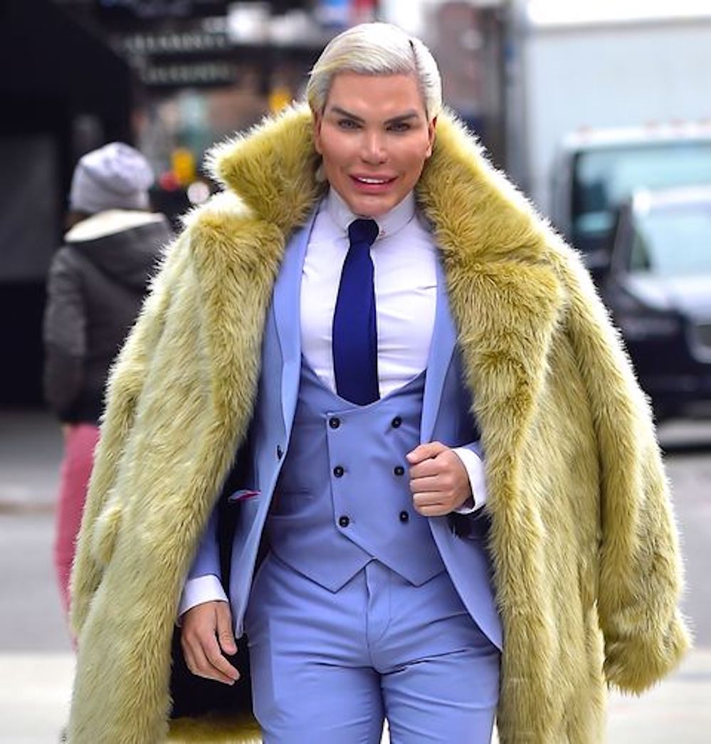 Rodrigo Alves, il Ken umano cambia look e si trasforma in Ilary Blasi ...