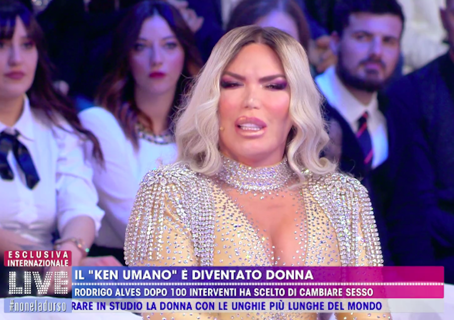 Rodrigo Alves in versione donna al Live non è l D'Urso | Caffeina Magazine