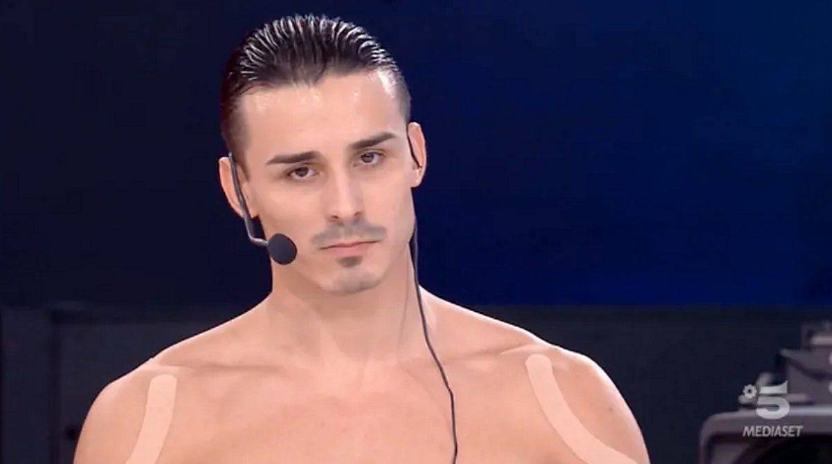 Amici, spunta il video inedito di Valentin: "Ecco perché Maria l'ha ...
