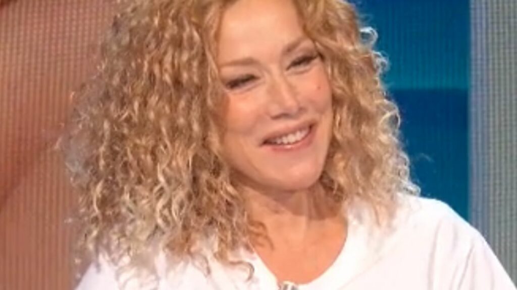 Nancy Brilli presenta il figlio Chicco: ha già 20 anni, ecco com'è ...