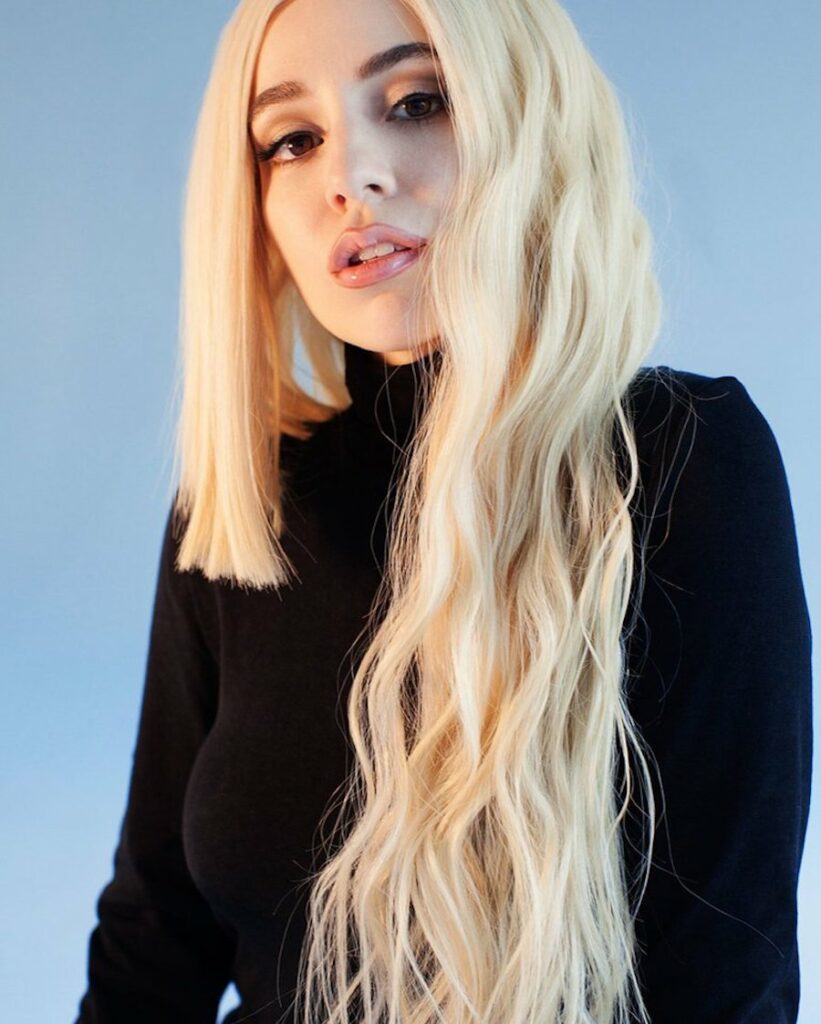 Ava Max, le foto del 2008 prima della chirurgia estetica