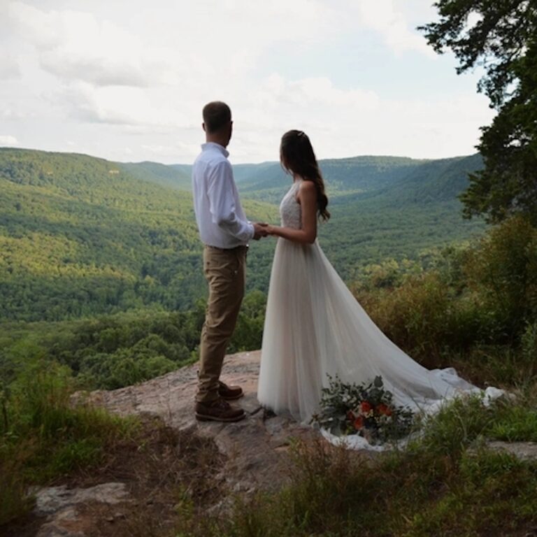 Ryan Myers e Skye: la foto della sposa penzolante fa il giro del web