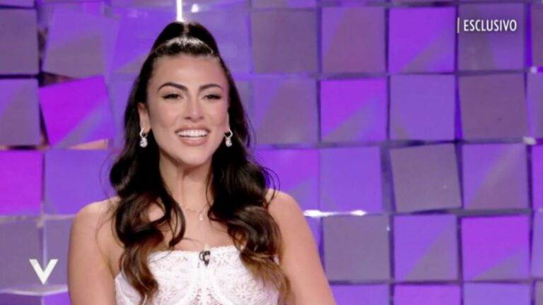 L'annuncio di Giulia Salemi: lancia una sua linea di costumi