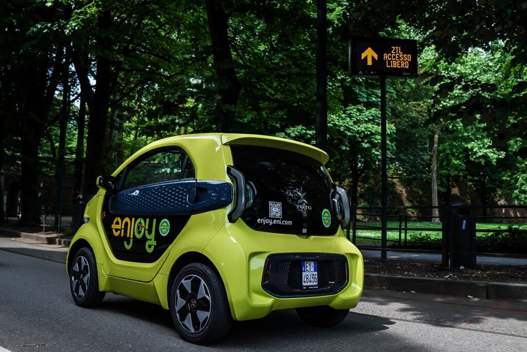 Enjoy car sharing: veloce, comodo, economico. Ed è un must tra i giovani