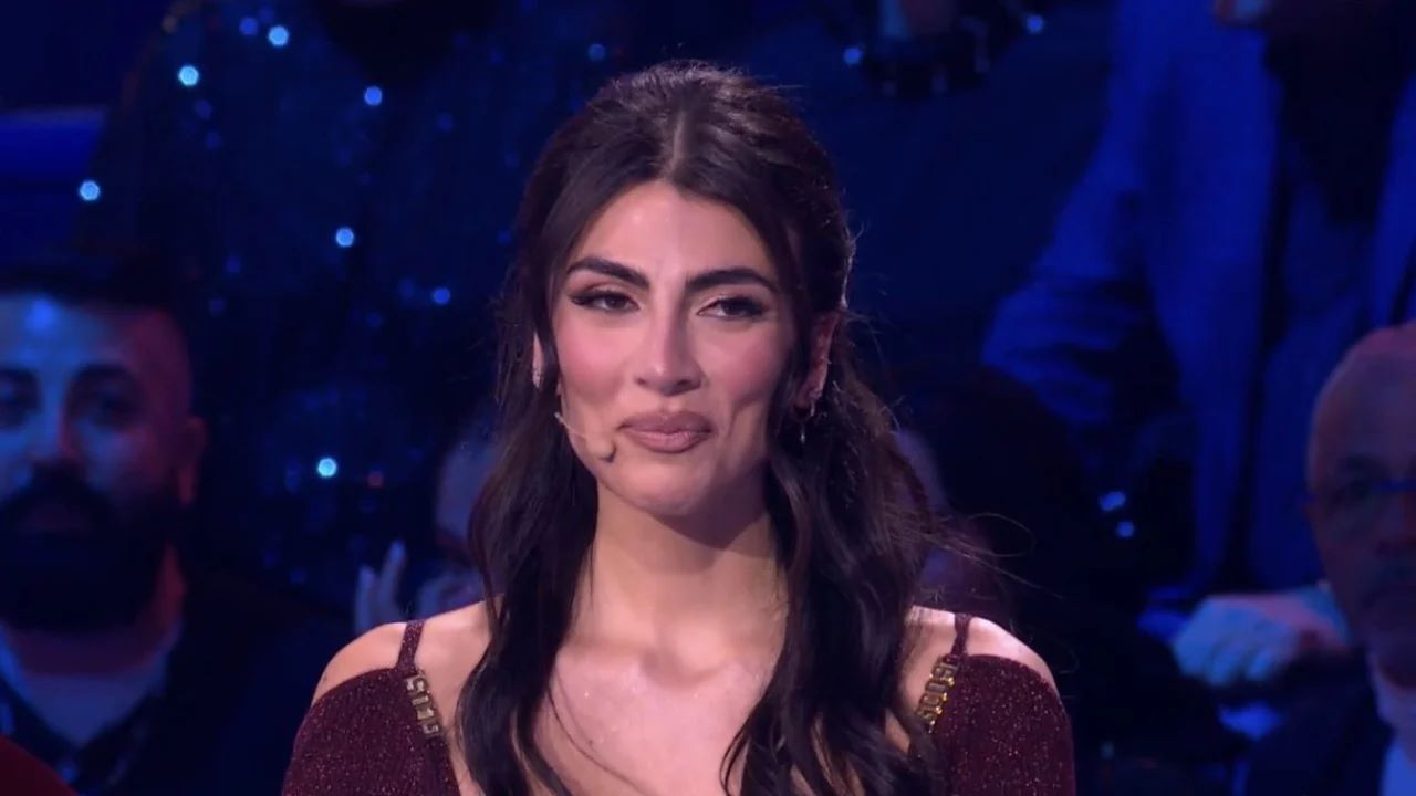 Giulia Salemi, nuovo ritocchino alle unghie: come sono ora