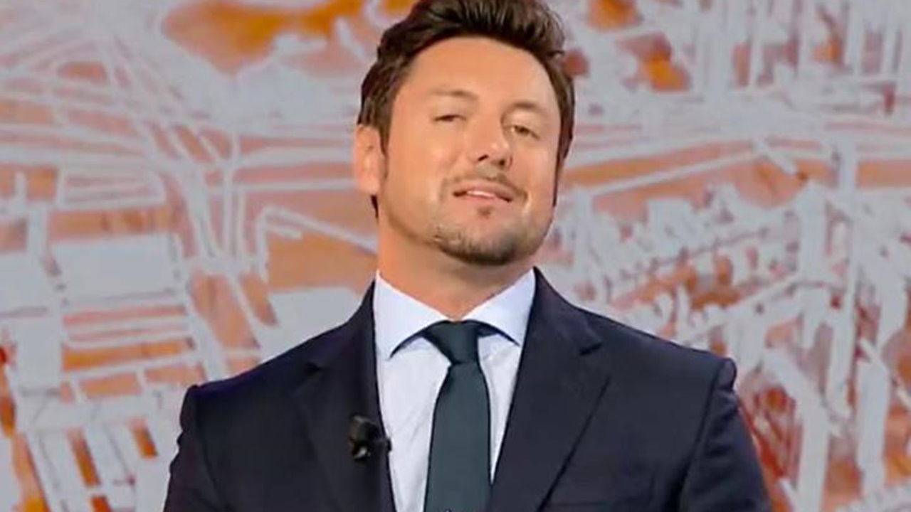 "Beccato lì, con loro". Andrea Giambruno, prime immagini dopo lo ...