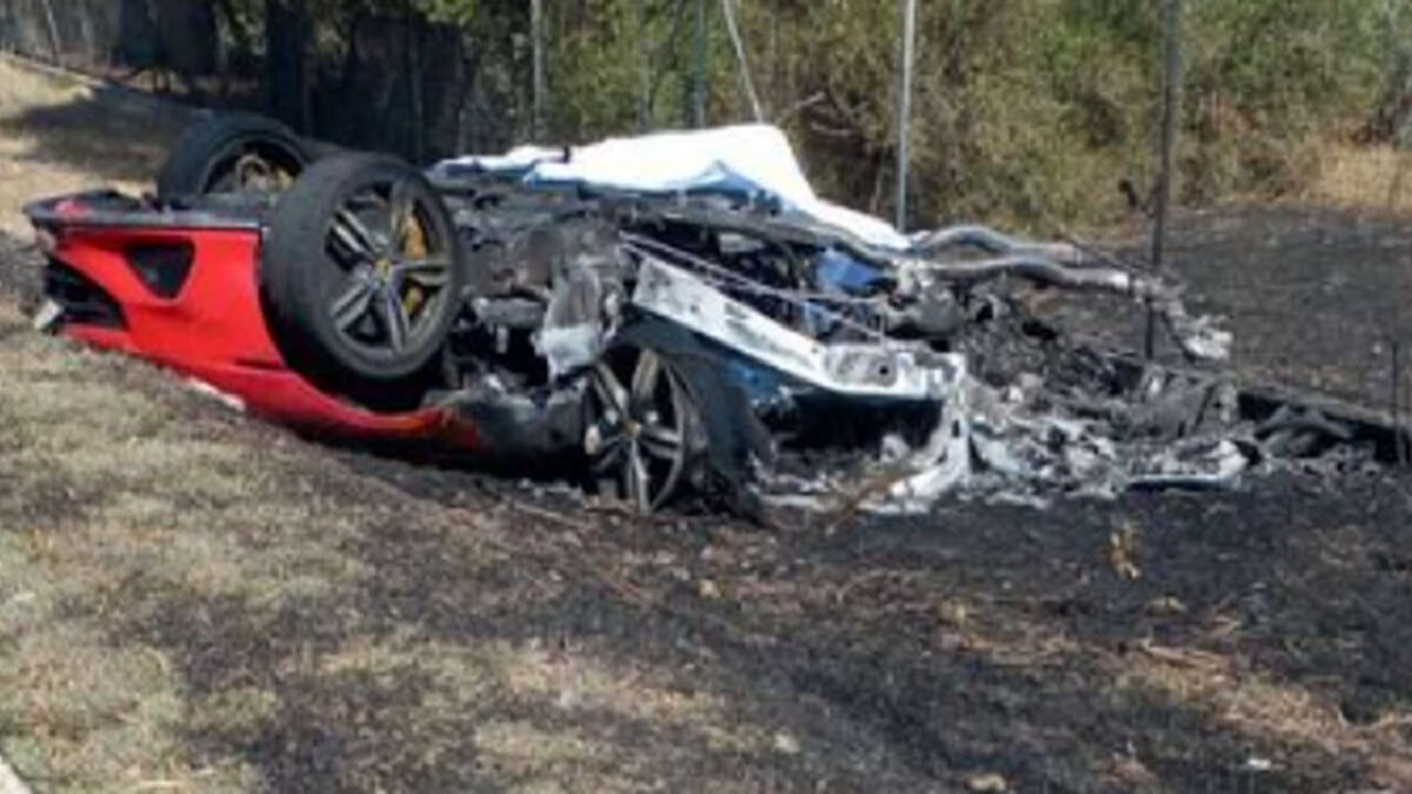 Sardegna, Ferrari contro un camper: due morti carbonizzati