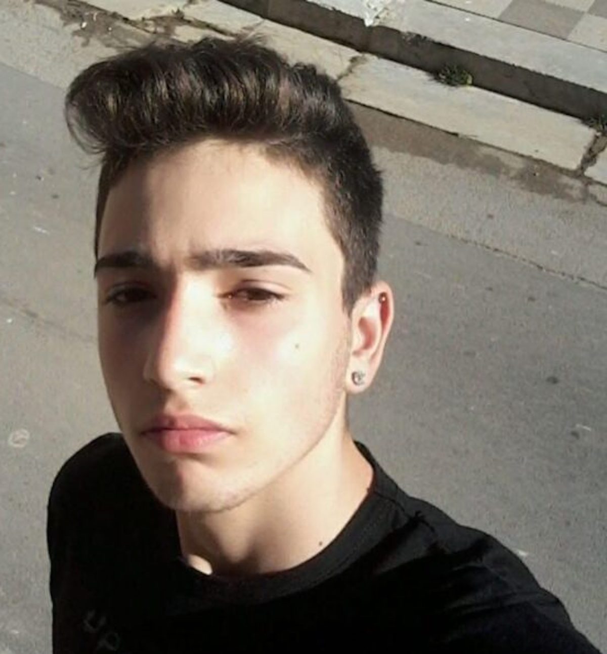 "Addio dolce Daniel". 21 anni e una vita davanti, trovato morto a casa ...