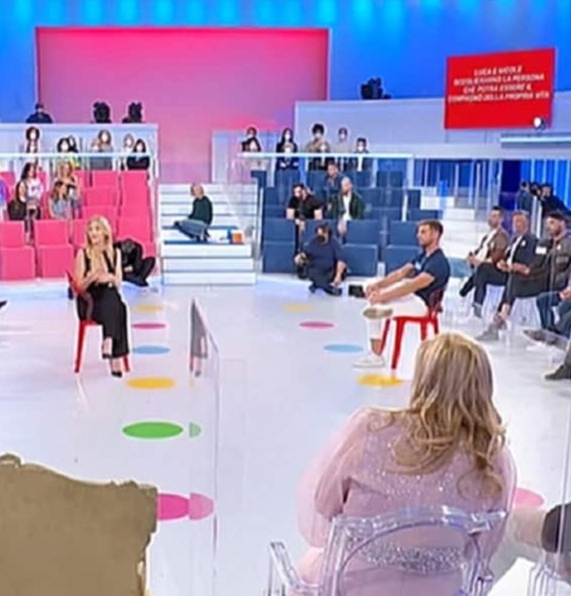 “Te ne devi andare”. Cacciato da Uomini e Donne, la decisione della ...