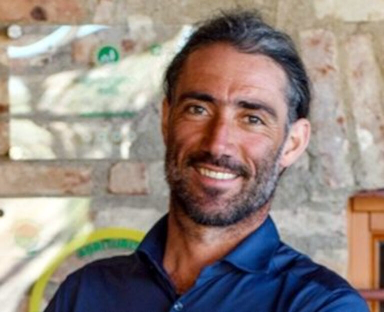 "Purtroppo è lui". Le urla disperate e l’allarme, muore sotto gli occhi ...