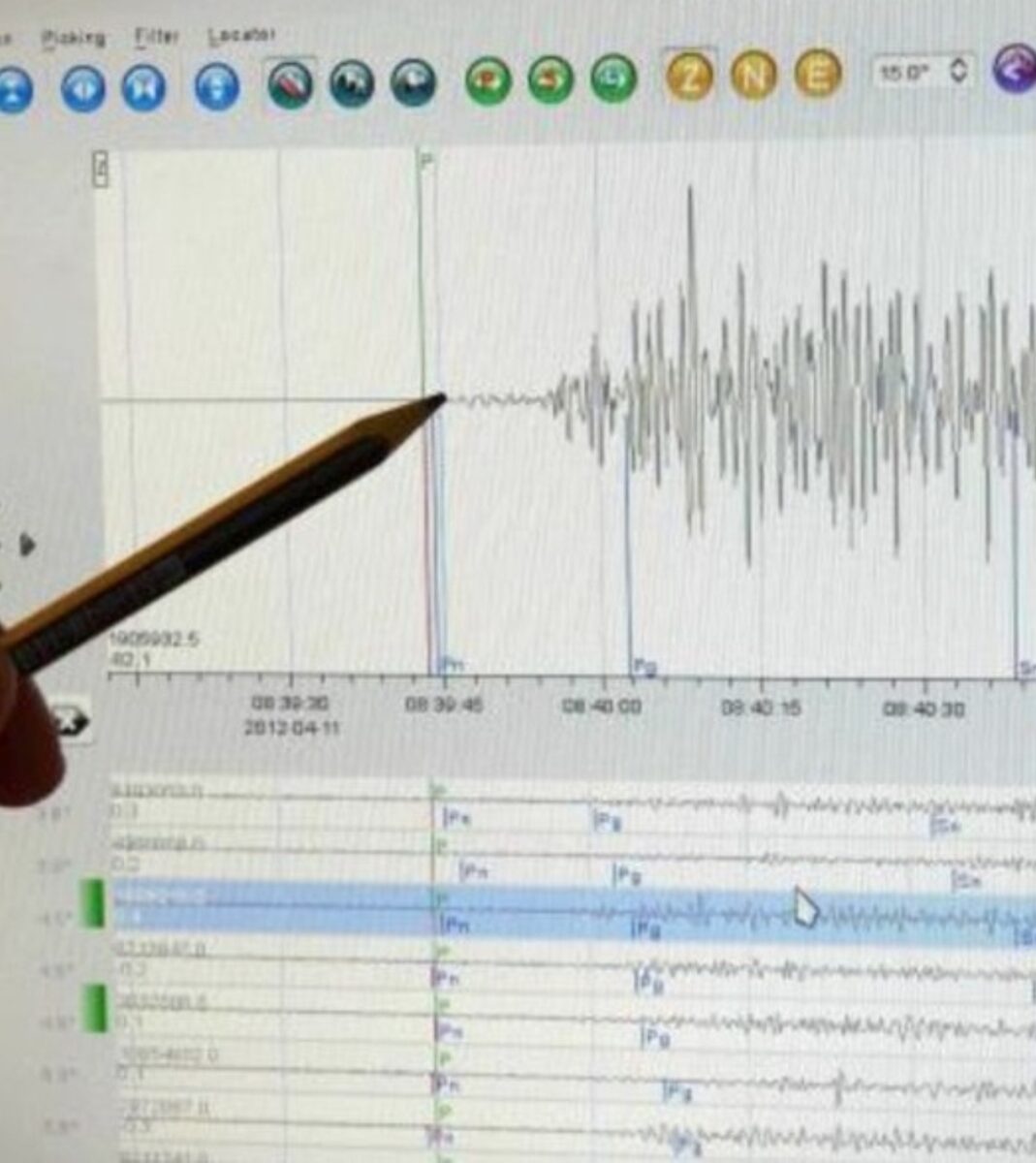 "Ha tremato tutto". Scossa di terremoto in Italia: paura e gente in ...