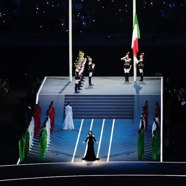 Laura Pausini, pubblico basito durante l’inno d’Italia alla cerimonia ...
